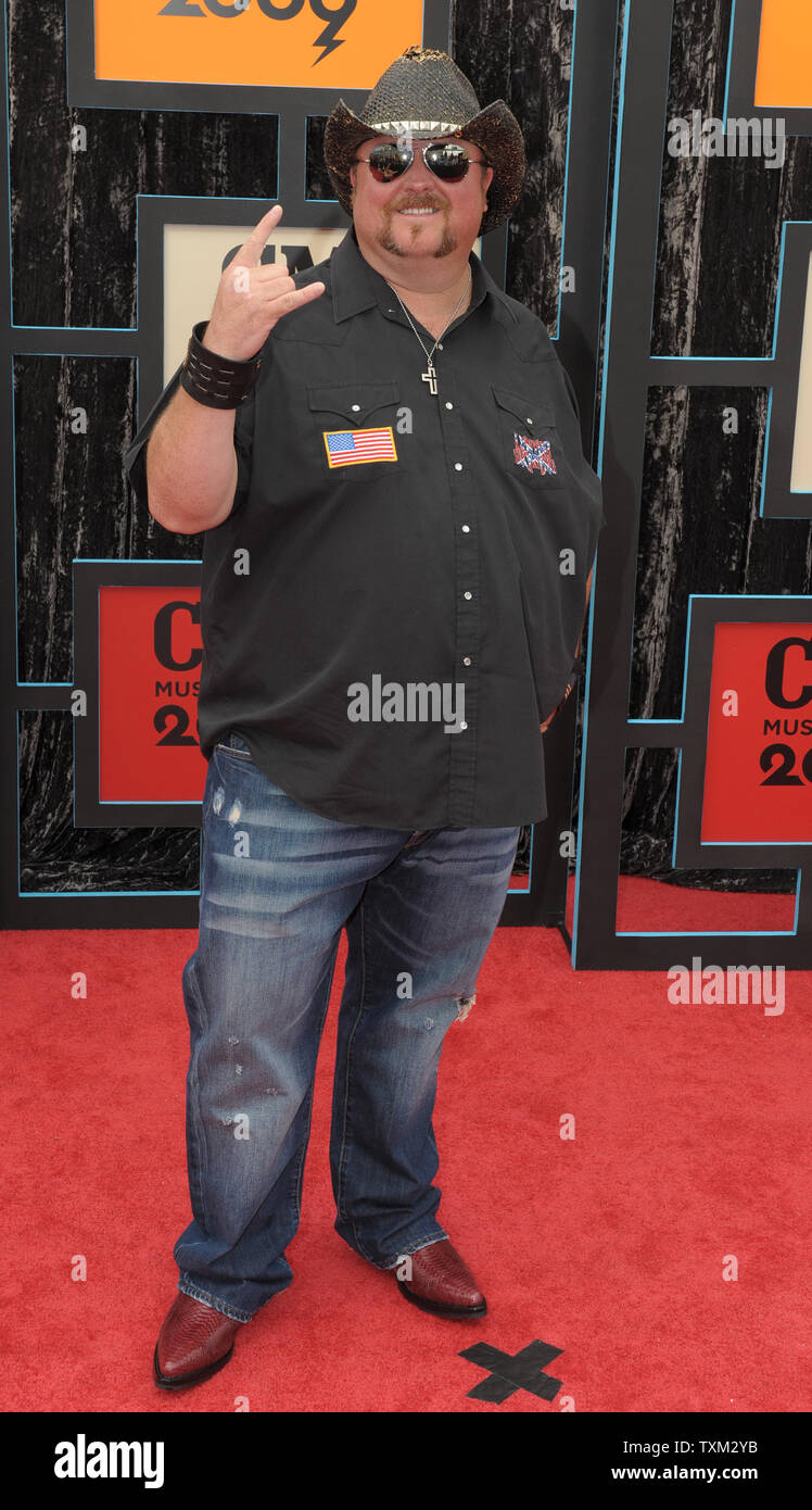 Colt Ford arrives for the Country Music Television (CMT) Music Awards ...