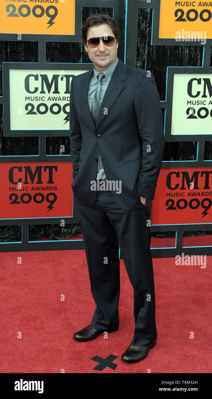 Luke Wilson arrives for the Country Music Television (CMT) Music Awards ...