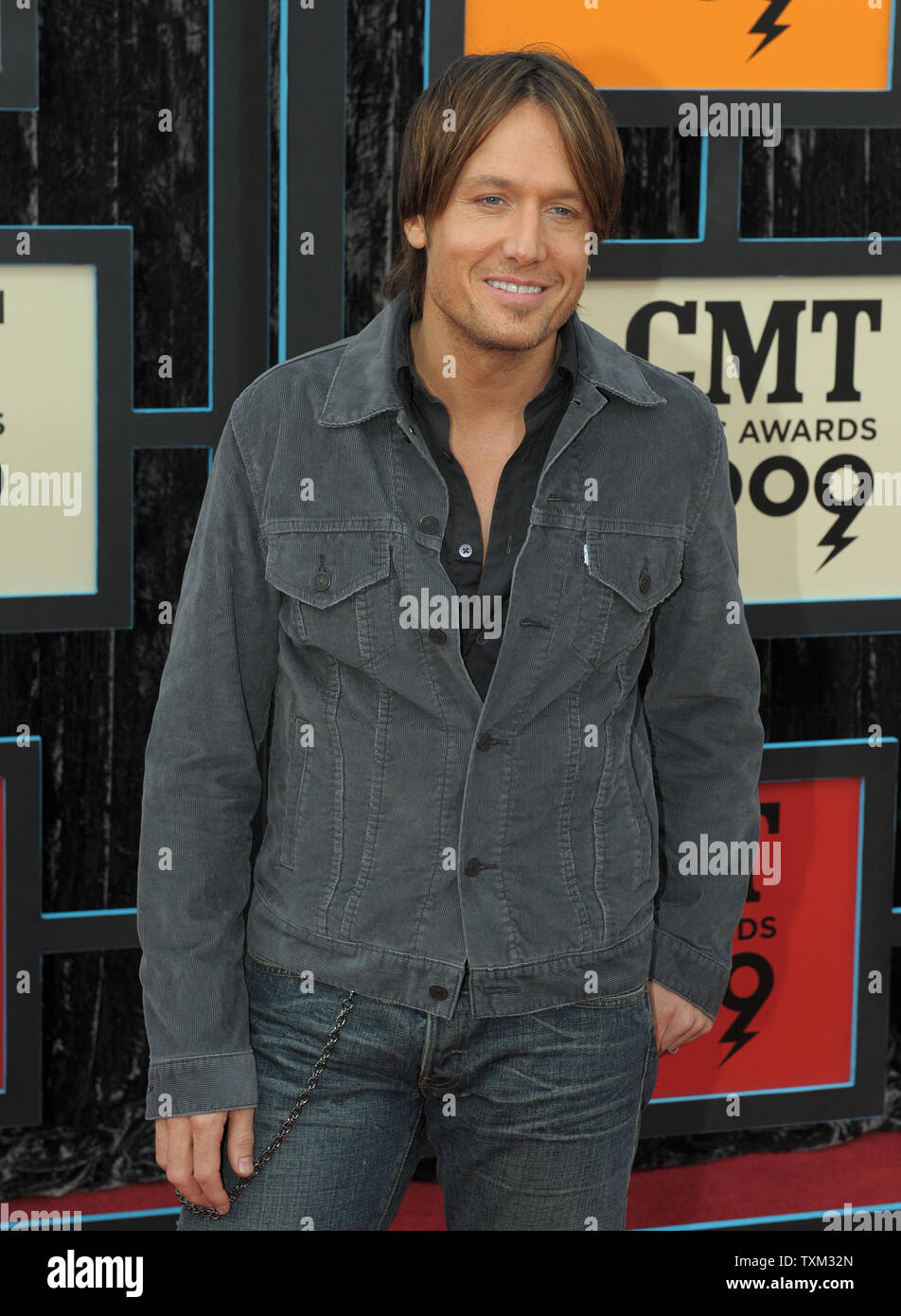 Keith Urban arrives for the Country Music Television (CMT) Music Awards ...