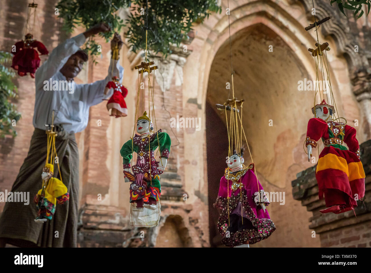 Burmese vendors peddling dolls Stock Photo - Alamy