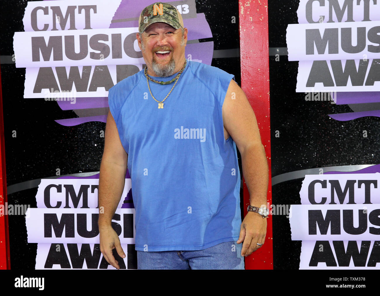 Larry The Cable Guy arrives on the red carpet for the CMT Awards at the ...