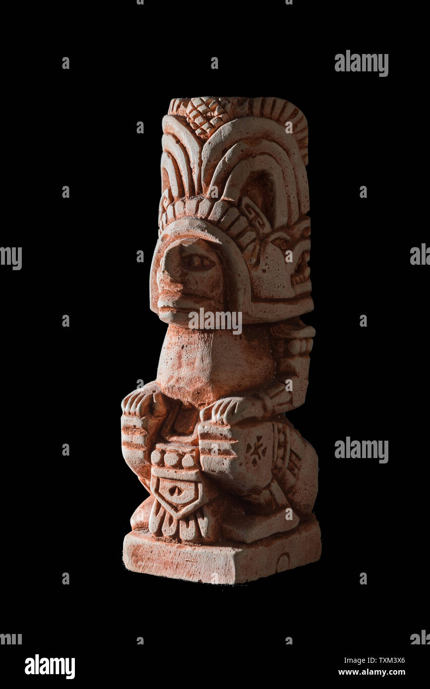 Mayan statue hi-res stock photography and images - Alamy