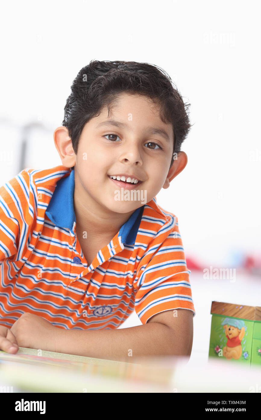 Portrait of a boy lying down and smiling Stock Photo - Alamy