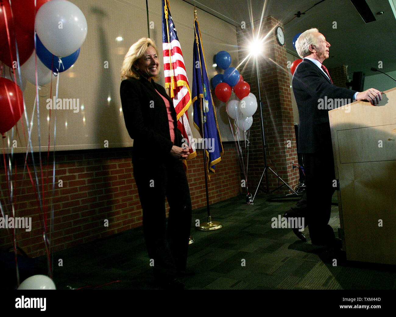 Joe lieberman and his wife hadassah hi-res stock photography and images ...