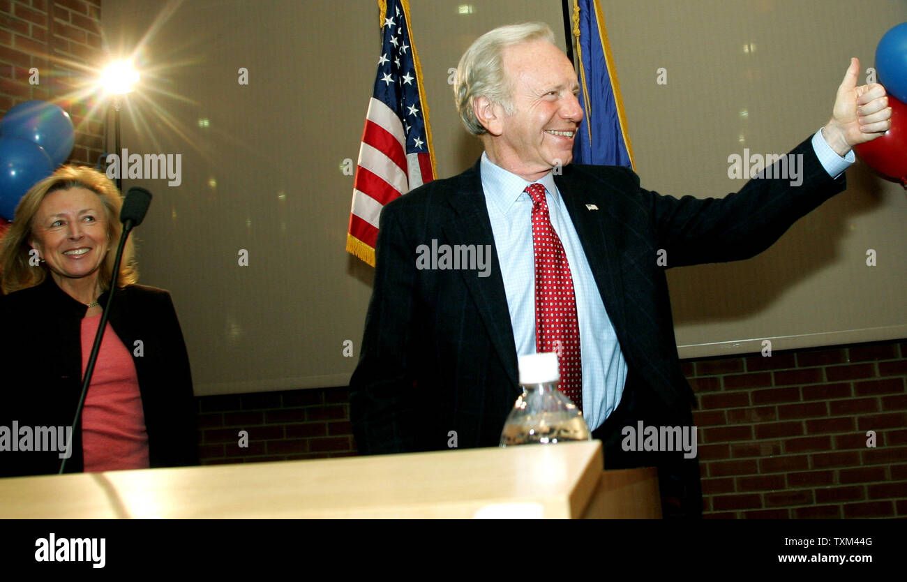 Joe lieberman and his wife hadassah hi-res stock photography and images ...