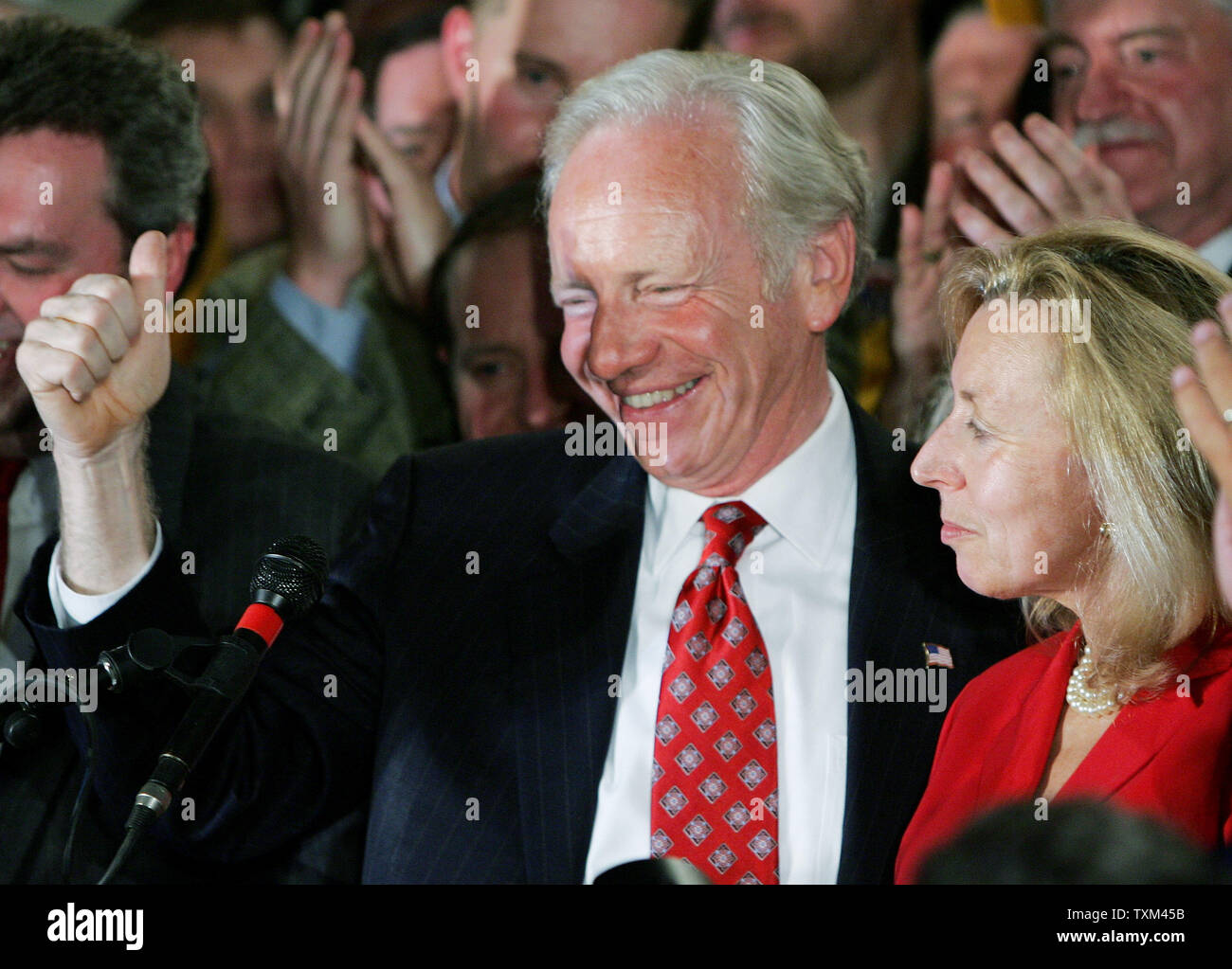 Joe lieberman and his wife hadassah hi-res stock photography and images ...