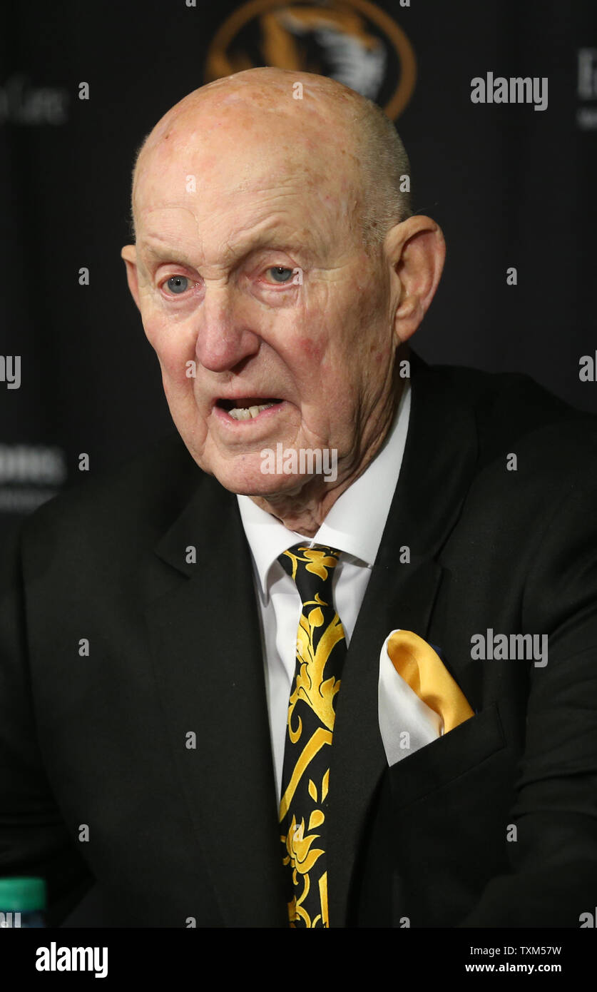 Former University of Missouri men's head basketball coach Norm Stewart ...