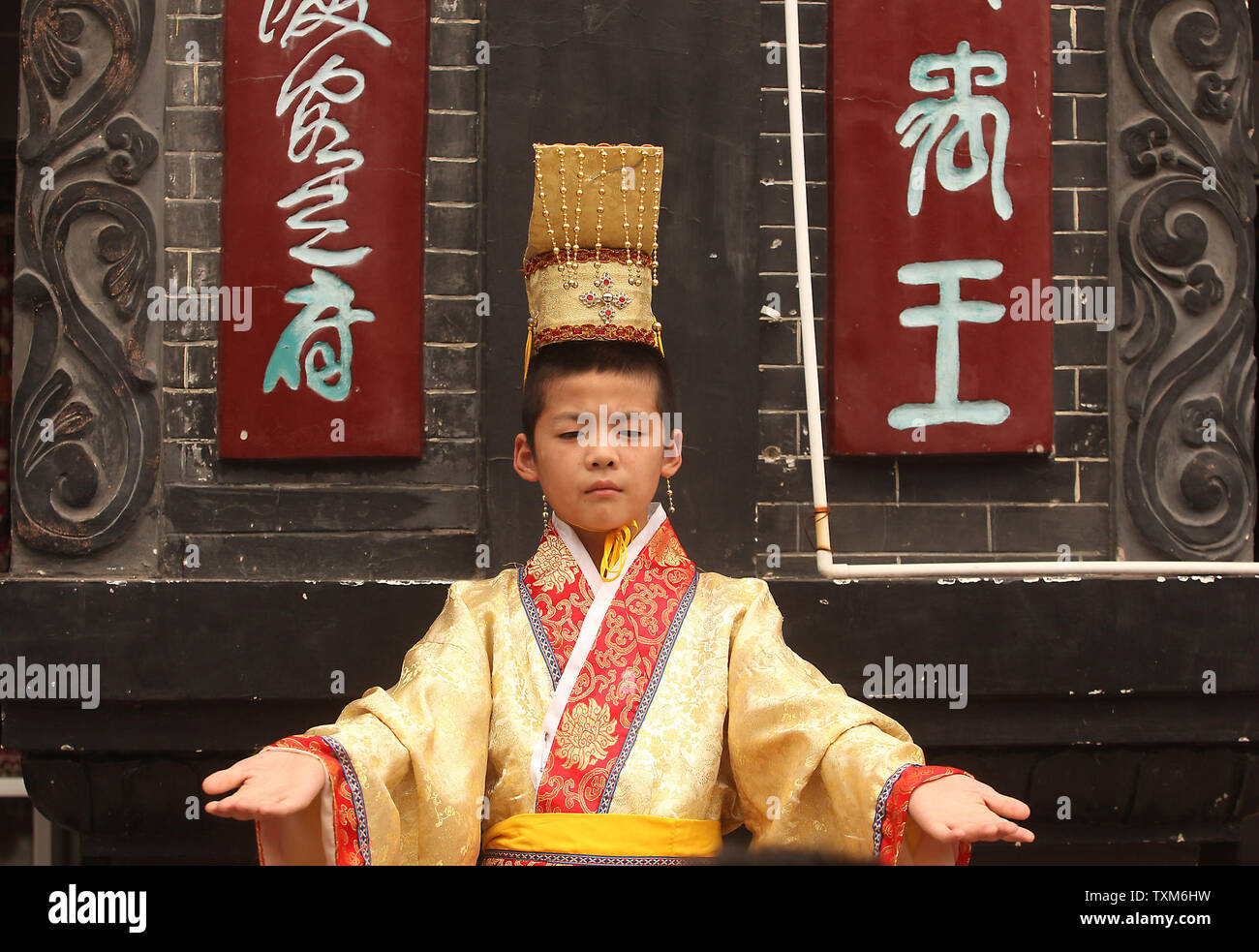 Imperial garb hi-res stock photography and images - Alamy