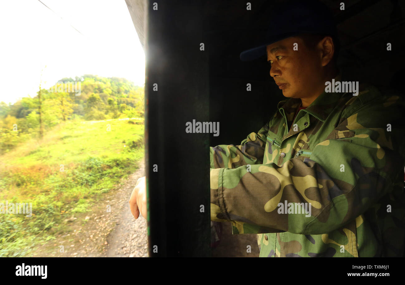 Coal man 1950s hi-res stock photography and images - Alamy