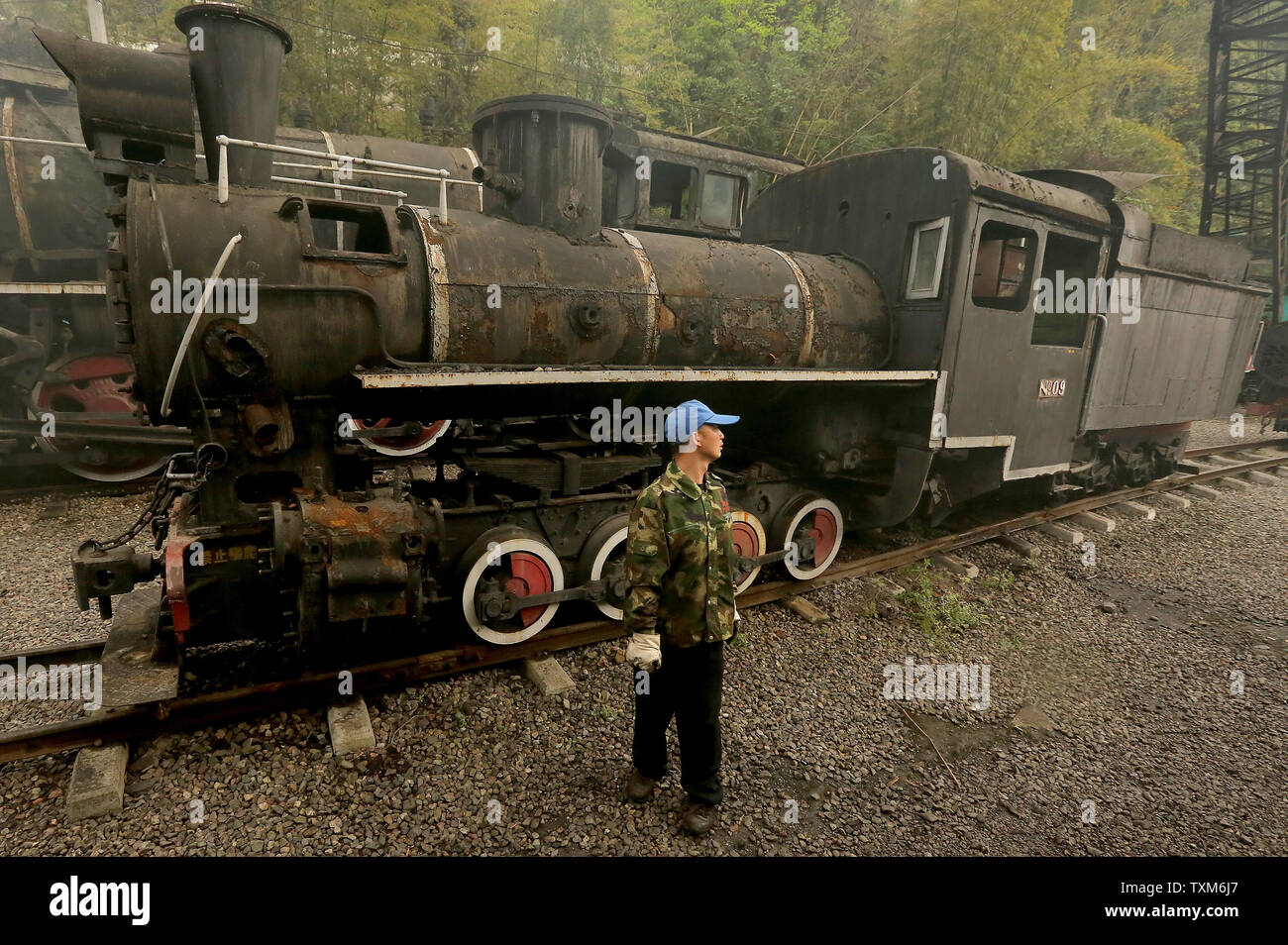 Train running over a junction hi-res stock photography and images - Alamy