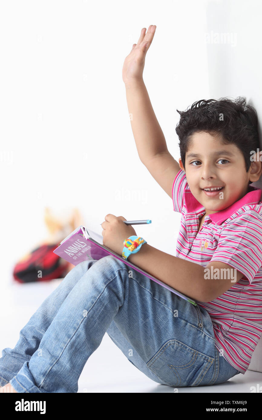Indian children writing hi-res stock photography and images - Alamy