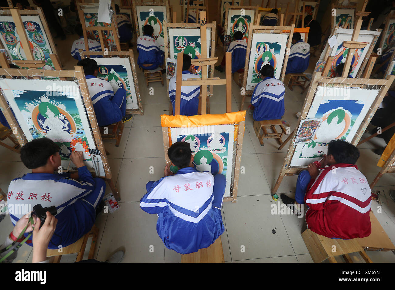 Chinese class paint hi-res stock photography and images - Alamy