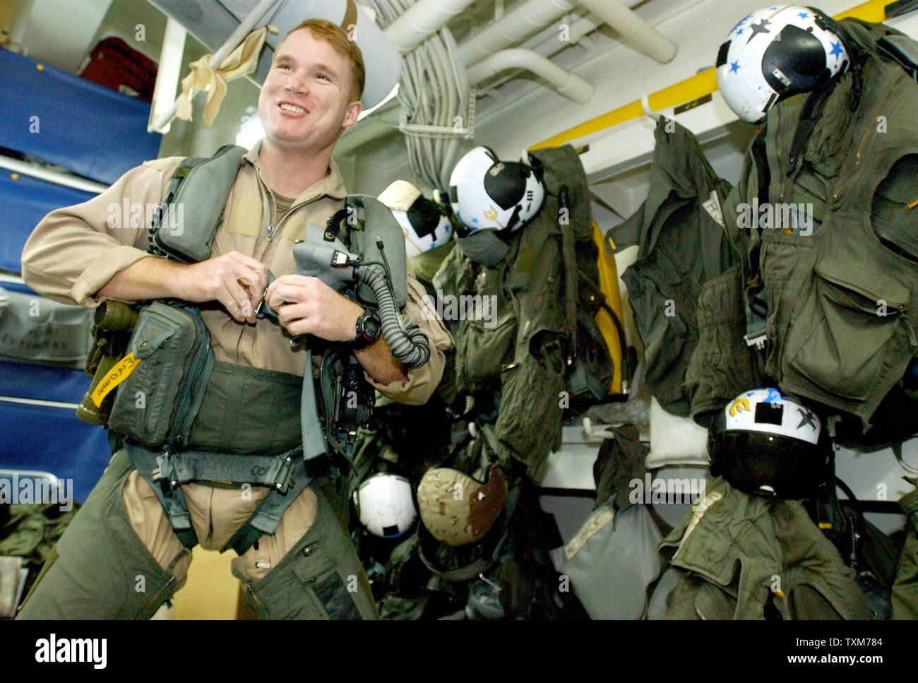 Operation enduring freedom october 2001 hi-res stock photography and ...