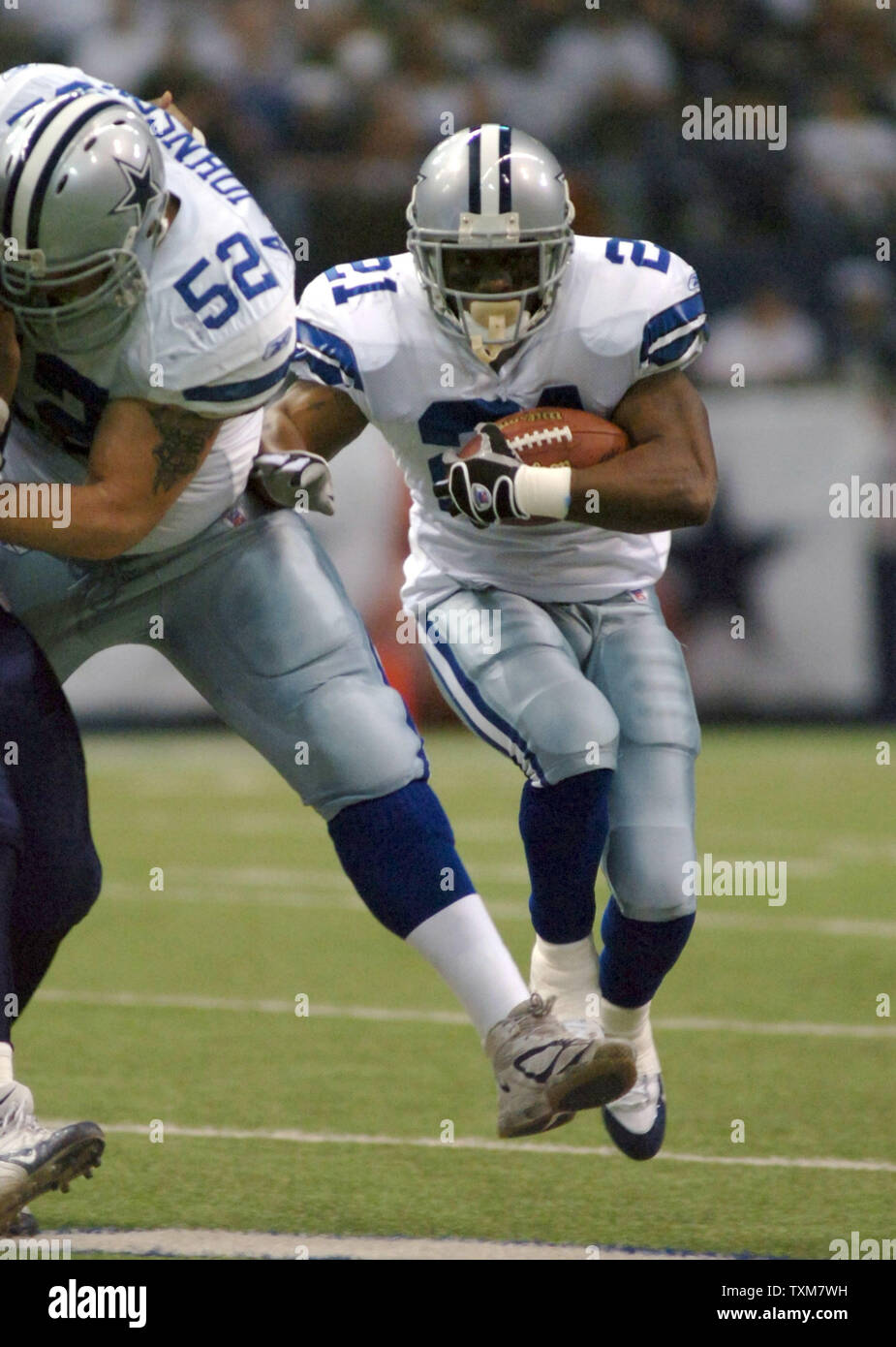 Dallas runningback Julius Jones in the Dallas Cowboys-St. Louis Rams ...