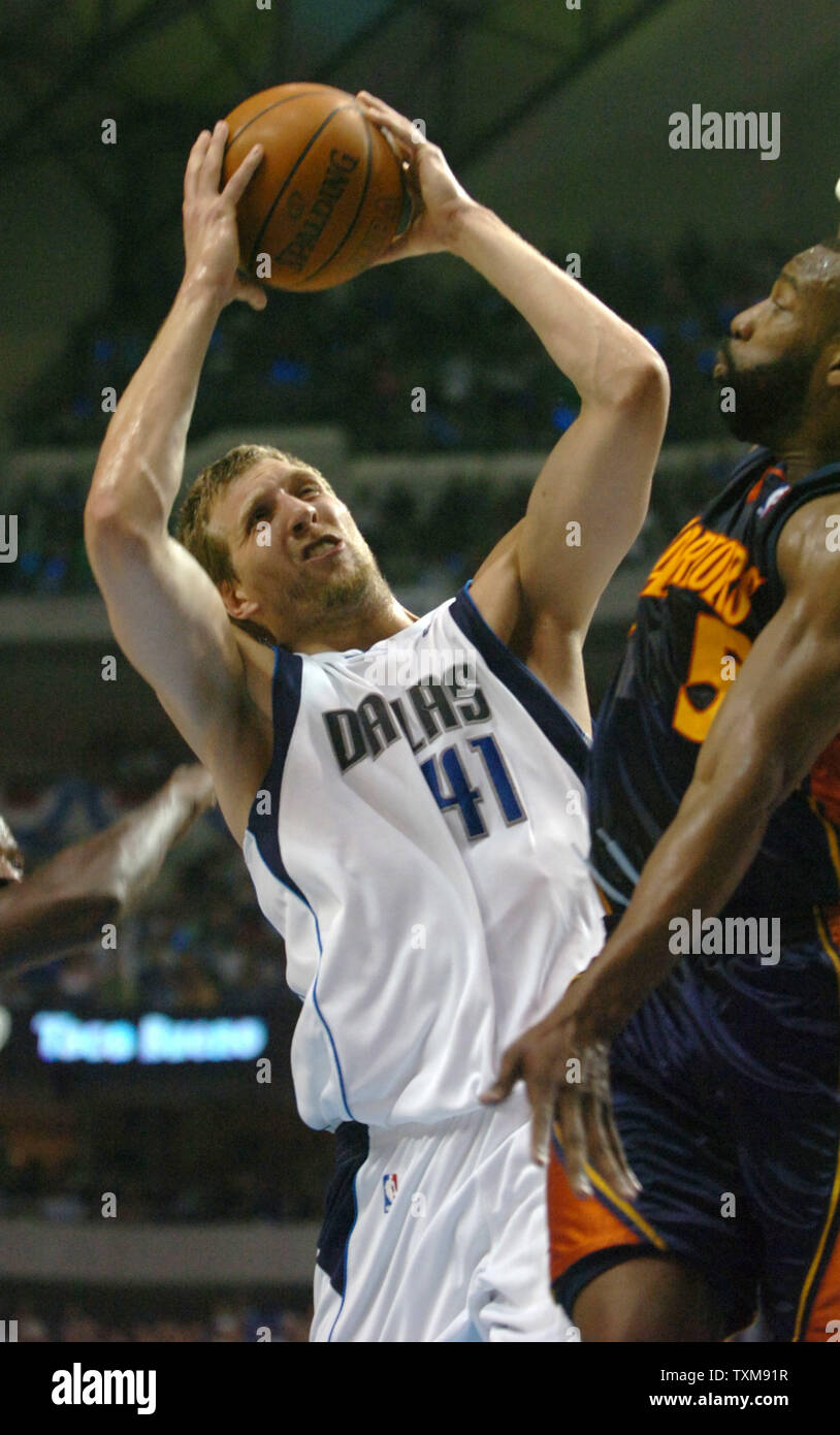 Dallas Mavericks Dirk Nowitzki (41) goes up against Golden State ...