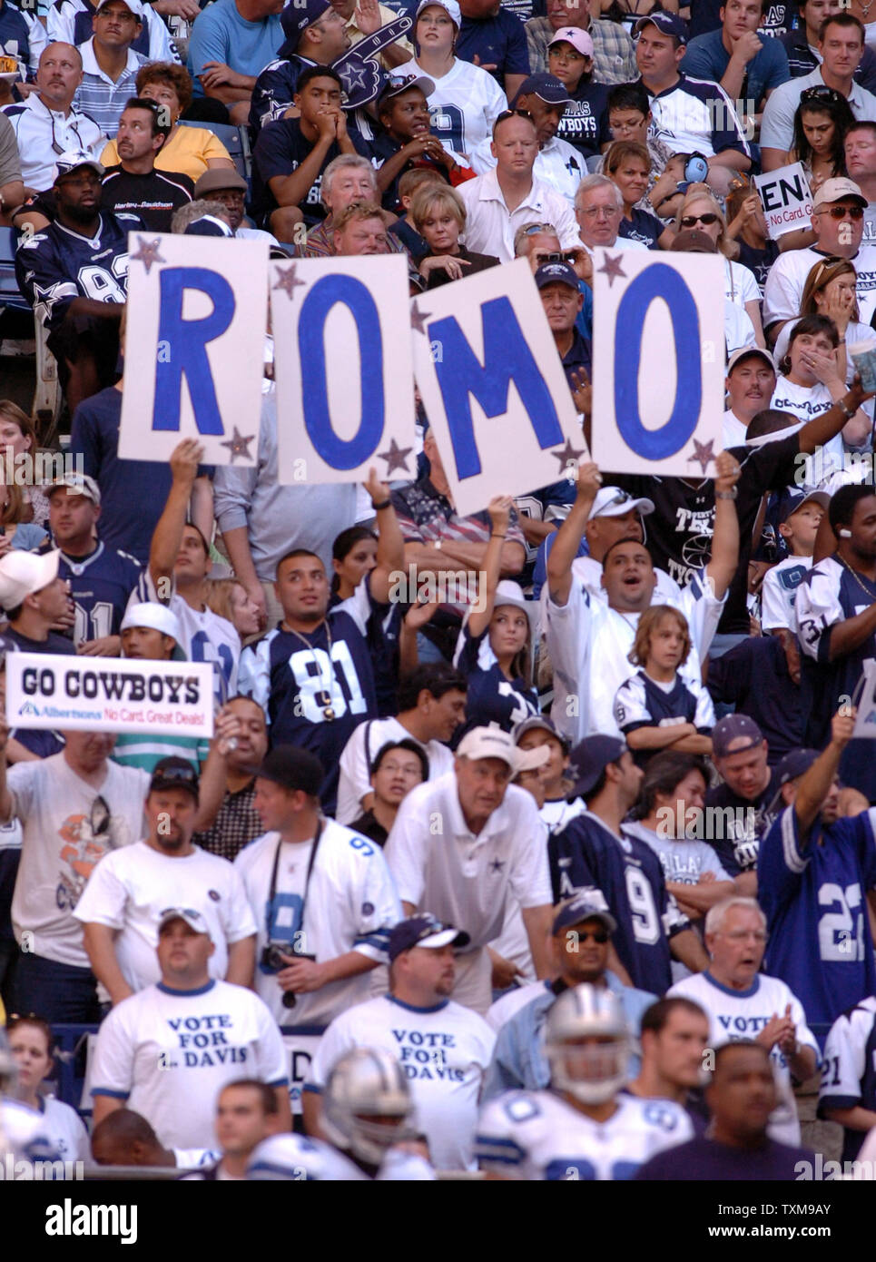 Dallas cowboy fans at stadium hi-res stock photography and images - Alamy