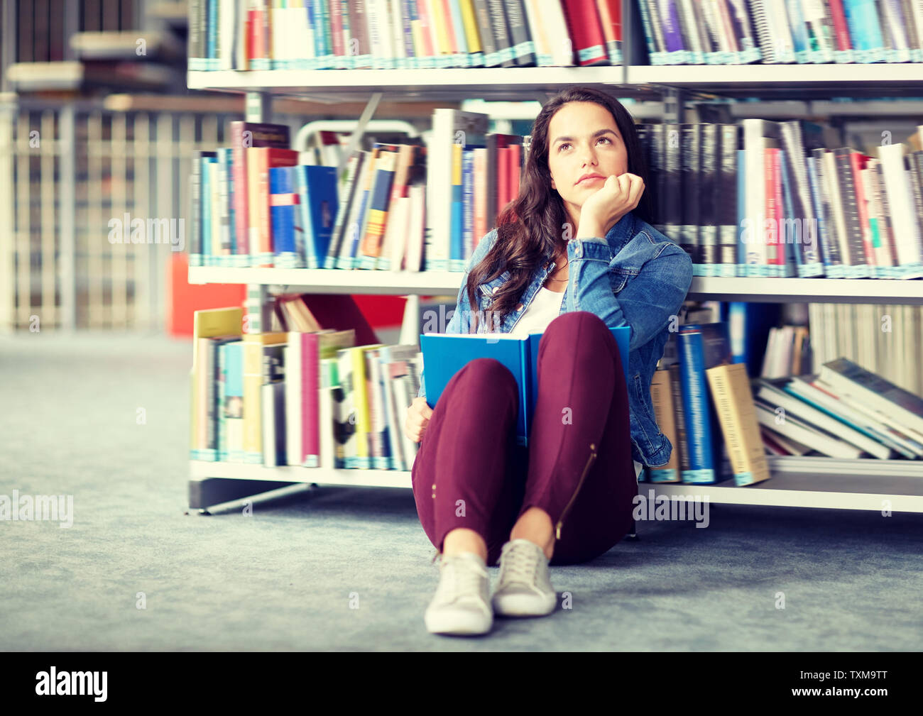 high school student girl reading book at library Stock Photo - Alamy