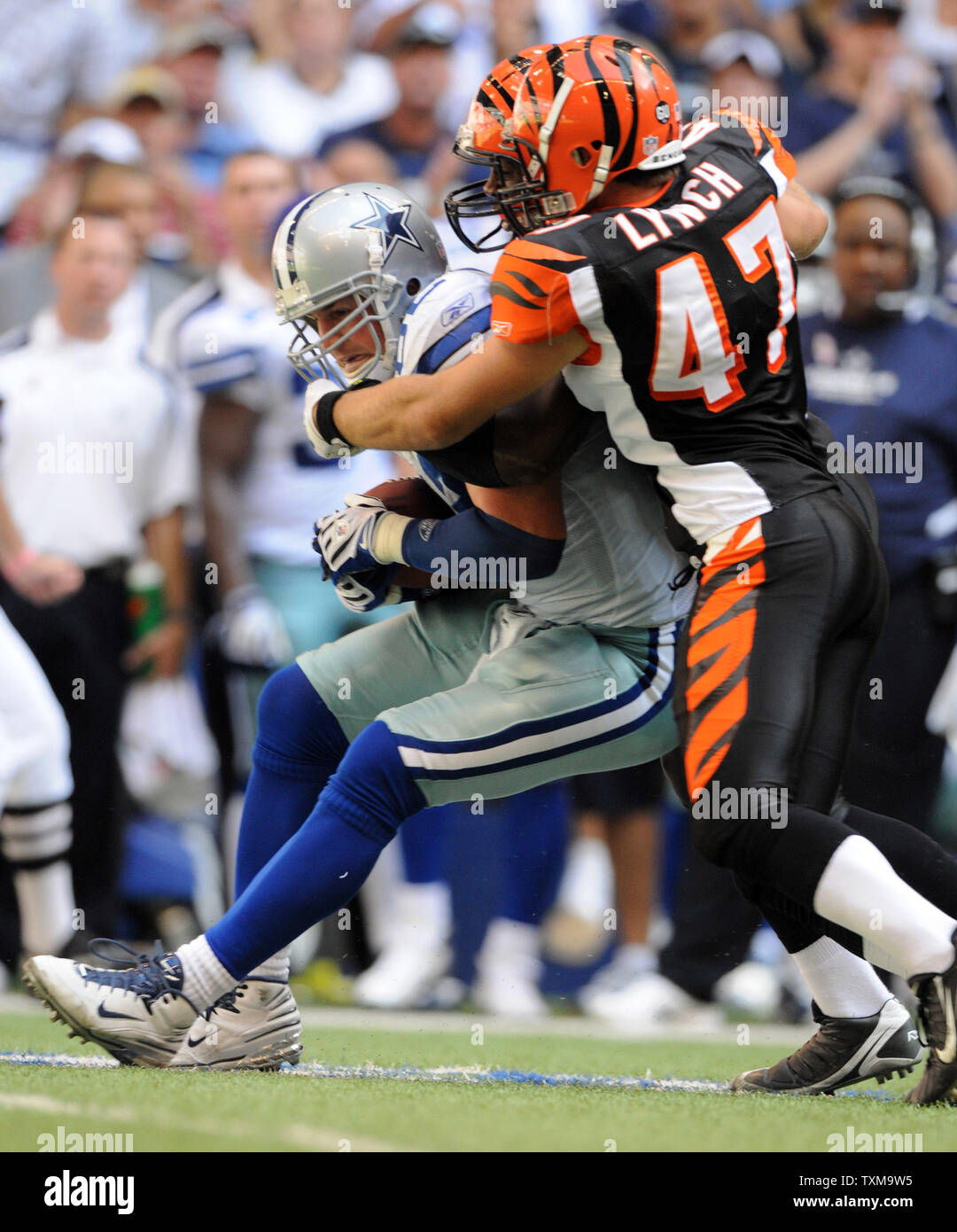 Dallas Cowboys Jason Whitten gets wrapped up by Cincinnati Bengals ...