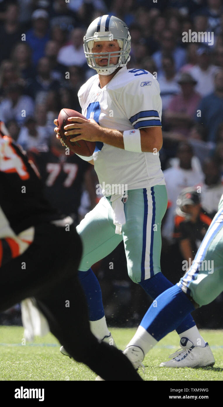 Dallas Cowboys Tony Romo looks for an open receiver October 5, 2008 at ...