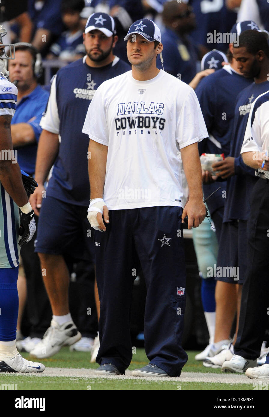 Tony romo hand hi-res stock photography and images - Alamy