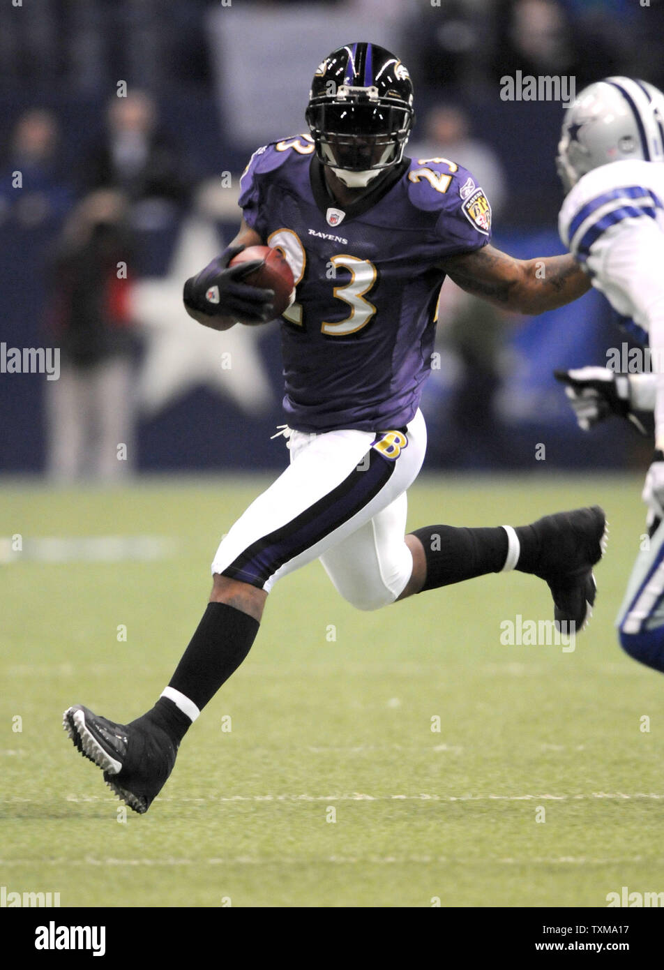 Baltimore Ravens Willis McGahee gets outside a Dallas Cowboys defender ...