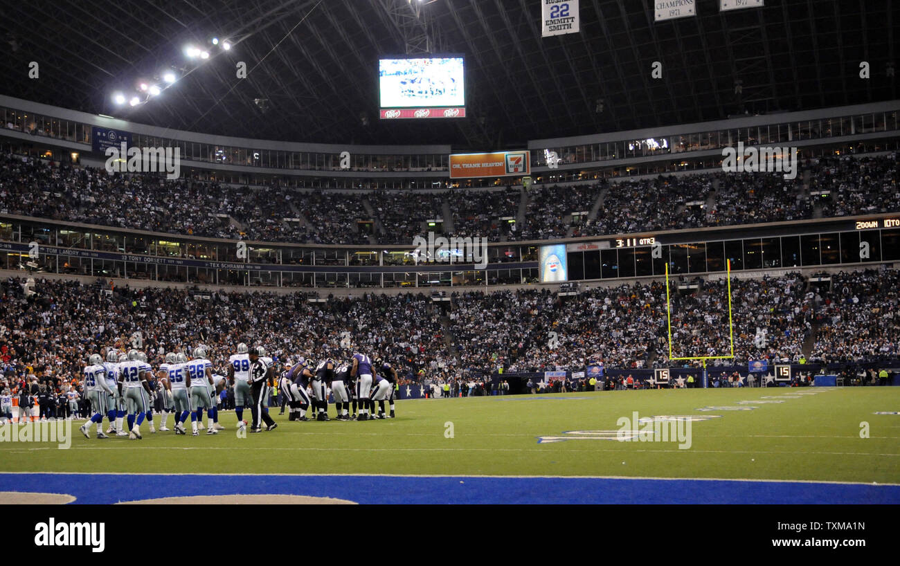 Dallas Cowboys and Baltimore Ravens play late in the game December 20 ...