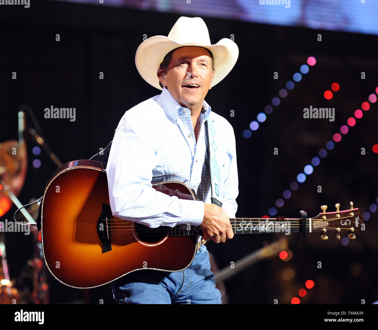 George strait hi-res stock photography and images - Alamy
