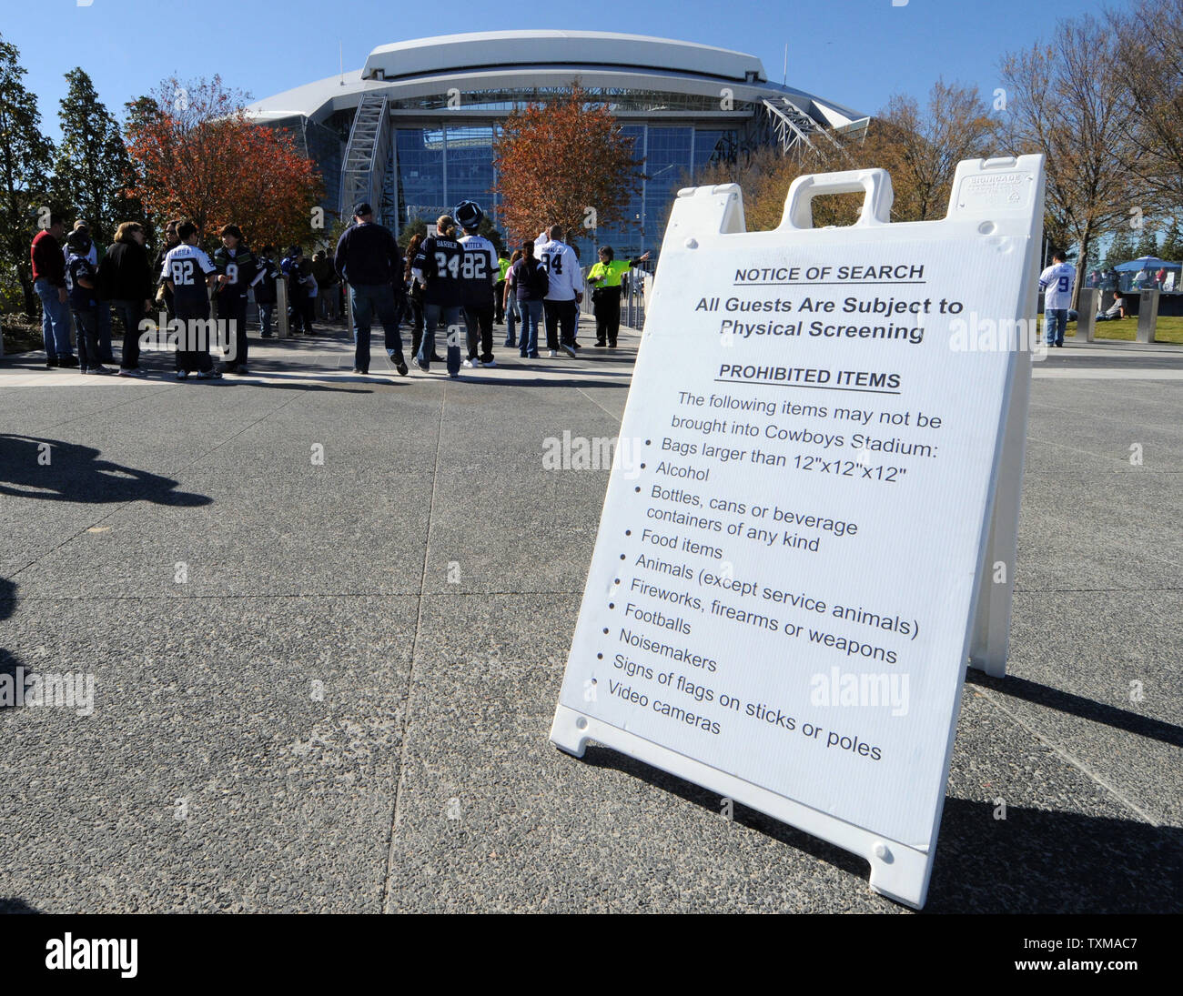 Security check point hi-res stock photography and images - Alamy