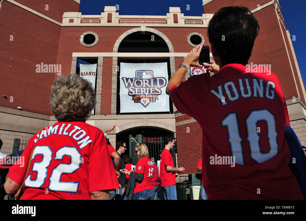 Rangers fans arrive hi-res stock photography and images - Alamy