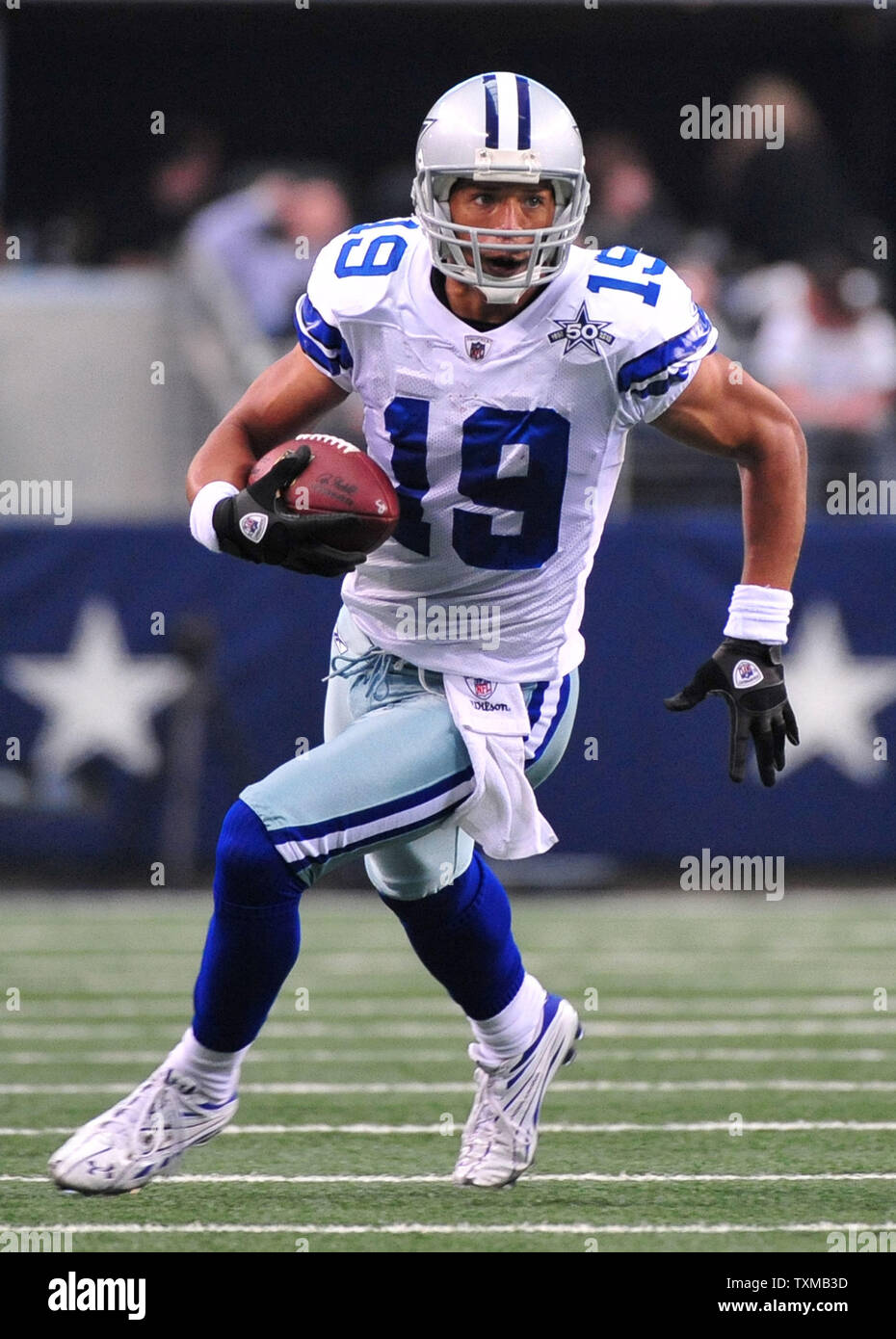 Dallas Cowboys' wide receiver Miles Austin bring in a first down ...