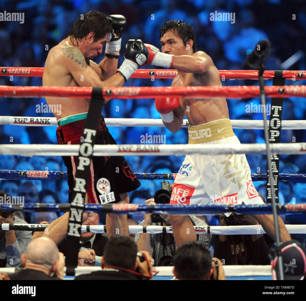 Manny pacquiao margarito hi-res stock photography and images - Alamy