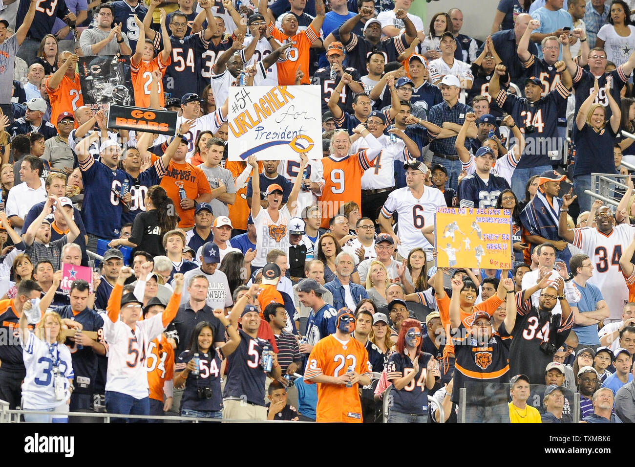 Chicago Bears fans cheer as the Bears take on the Dallas Cowboys at ...