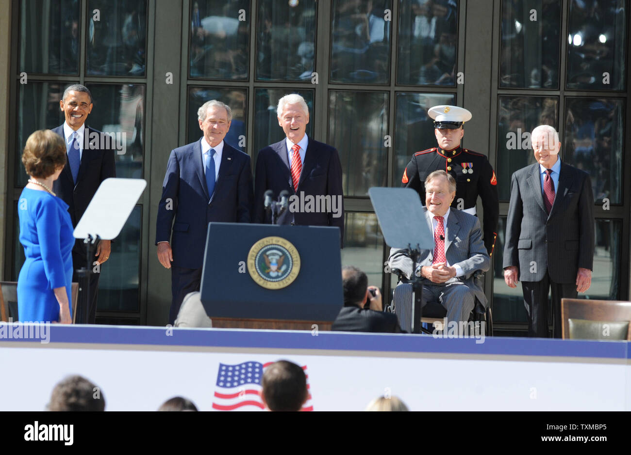 United States Presidents Barack Obama, George W. Bush, Bill Clinton ...
