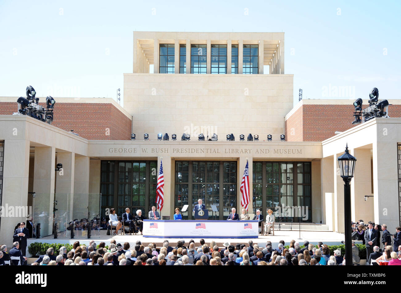 President George W. Bush delivers remarks at the dedication of his ...