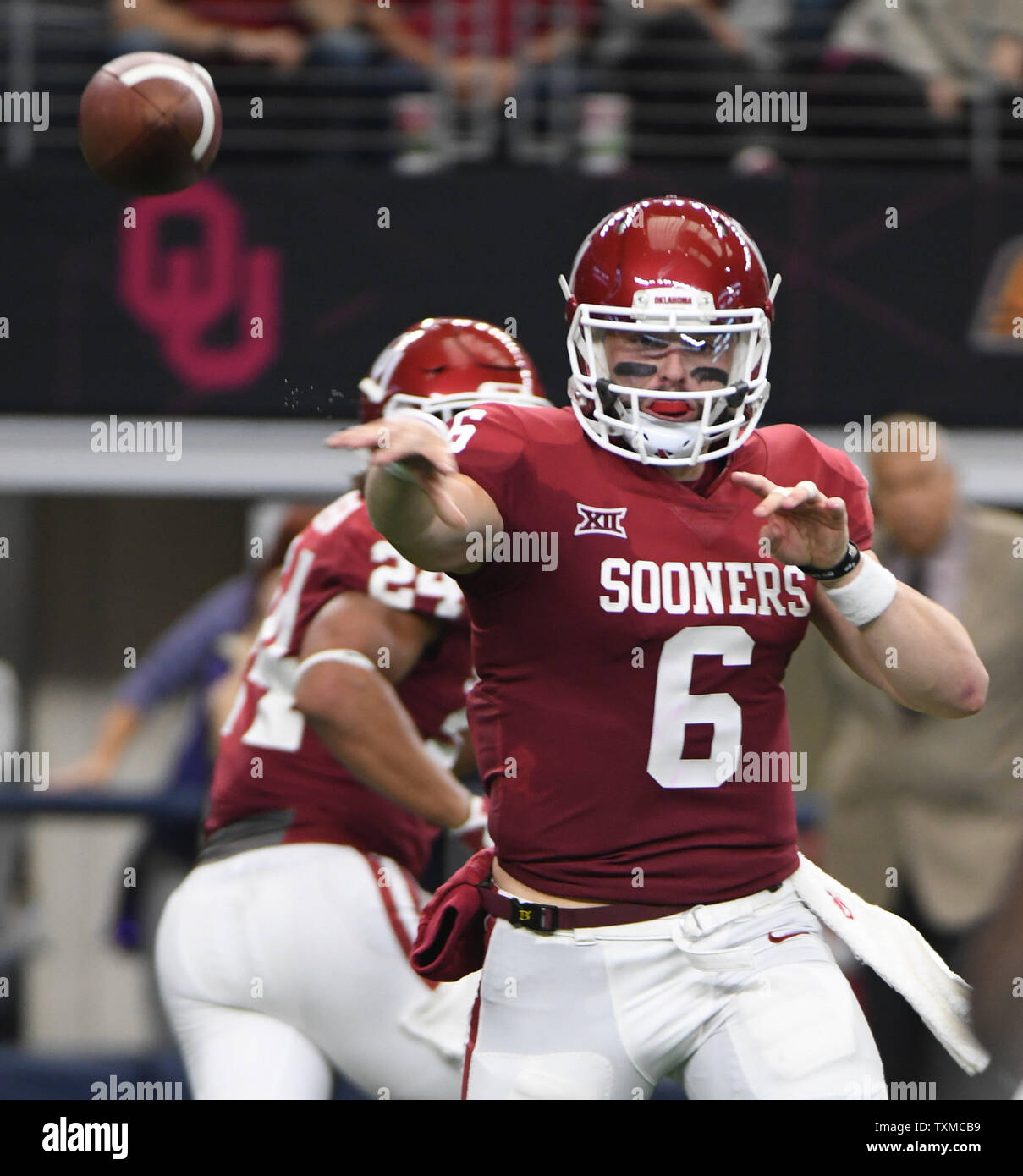 Oklahoma sooners heisman baker hi-res stock photography and images - Alamy