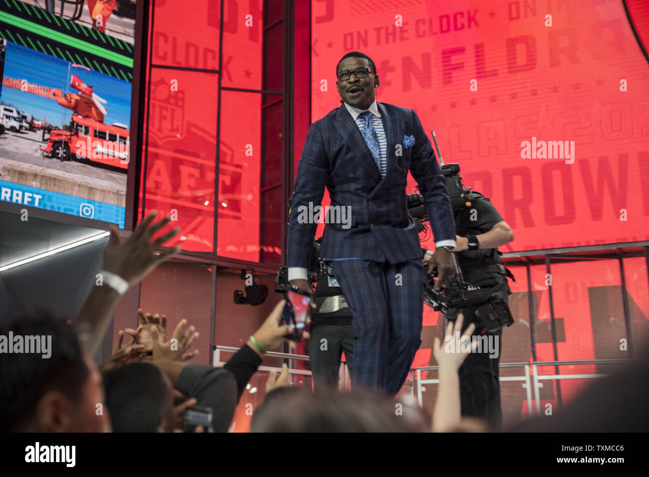 Former Dallas Cowboys wide receiver, Michael Irving greets fans as he ...