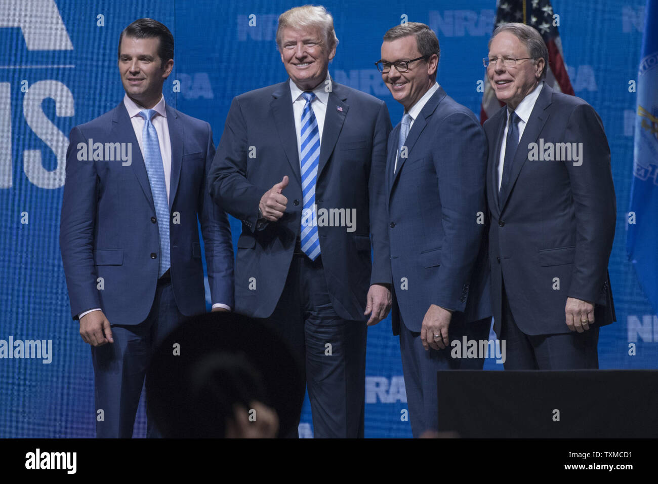 Donald trump jr rifle hi-res stock photography and images - Alamy