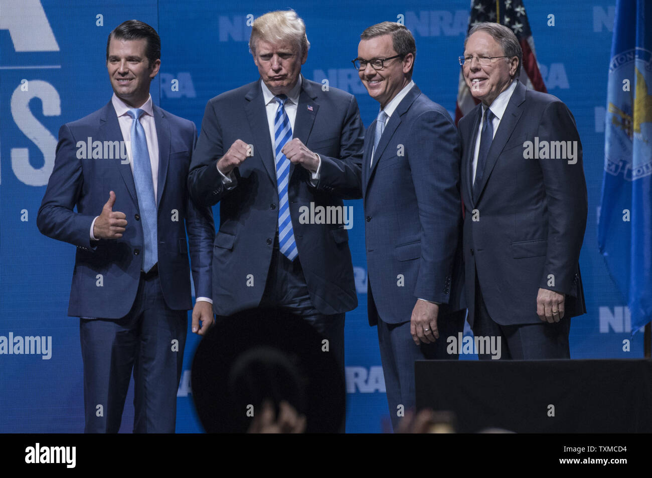 Donald trump jr rifle hi-res stock photography and images - Alamy