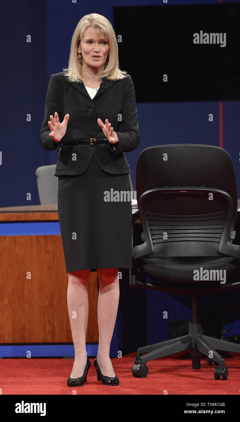 Moderator Martha Raddatz talks to the audience before Vice-President ...