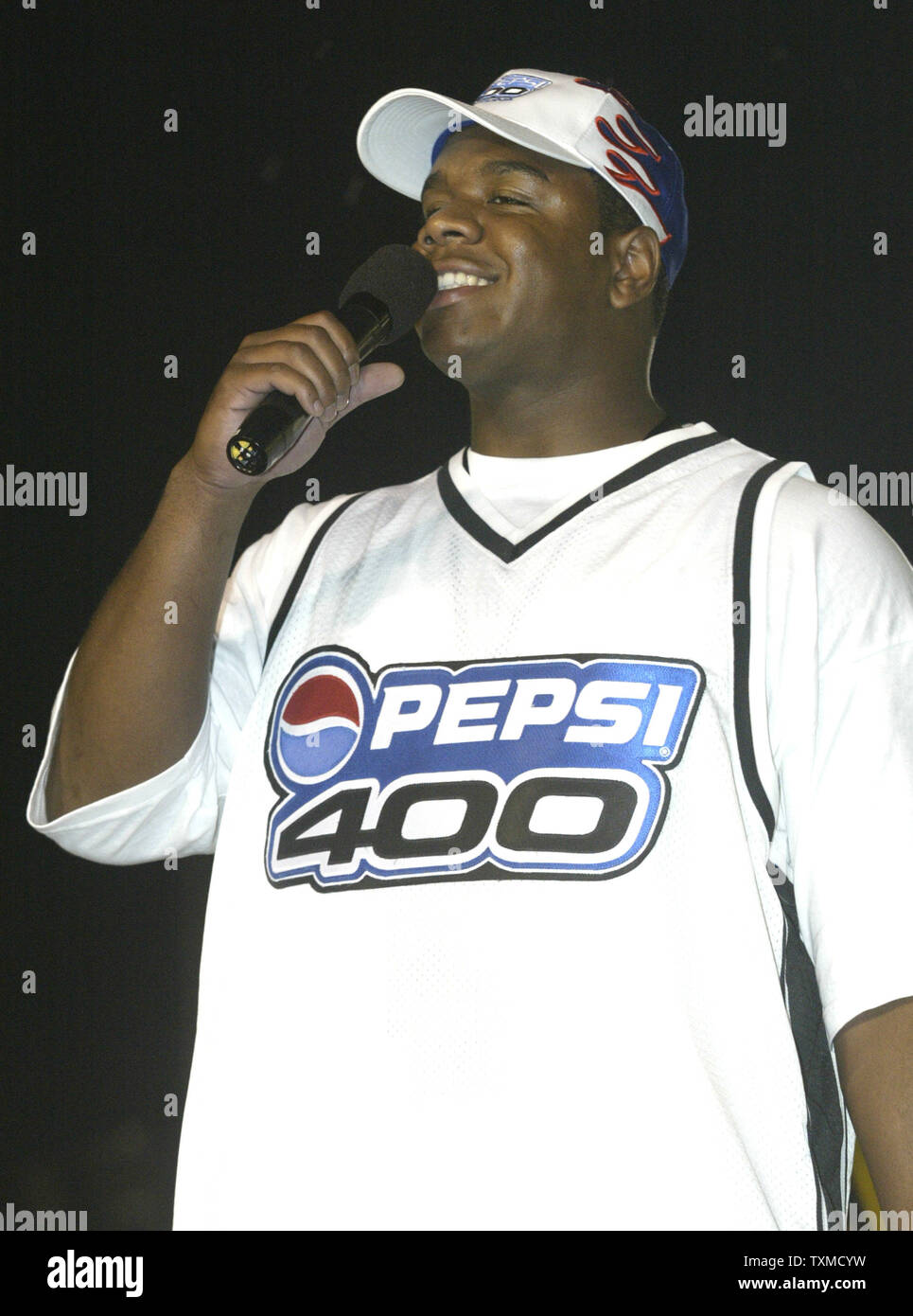 NFL quarterback Byron Leftwich gives the "Gentlemen start your engins ...