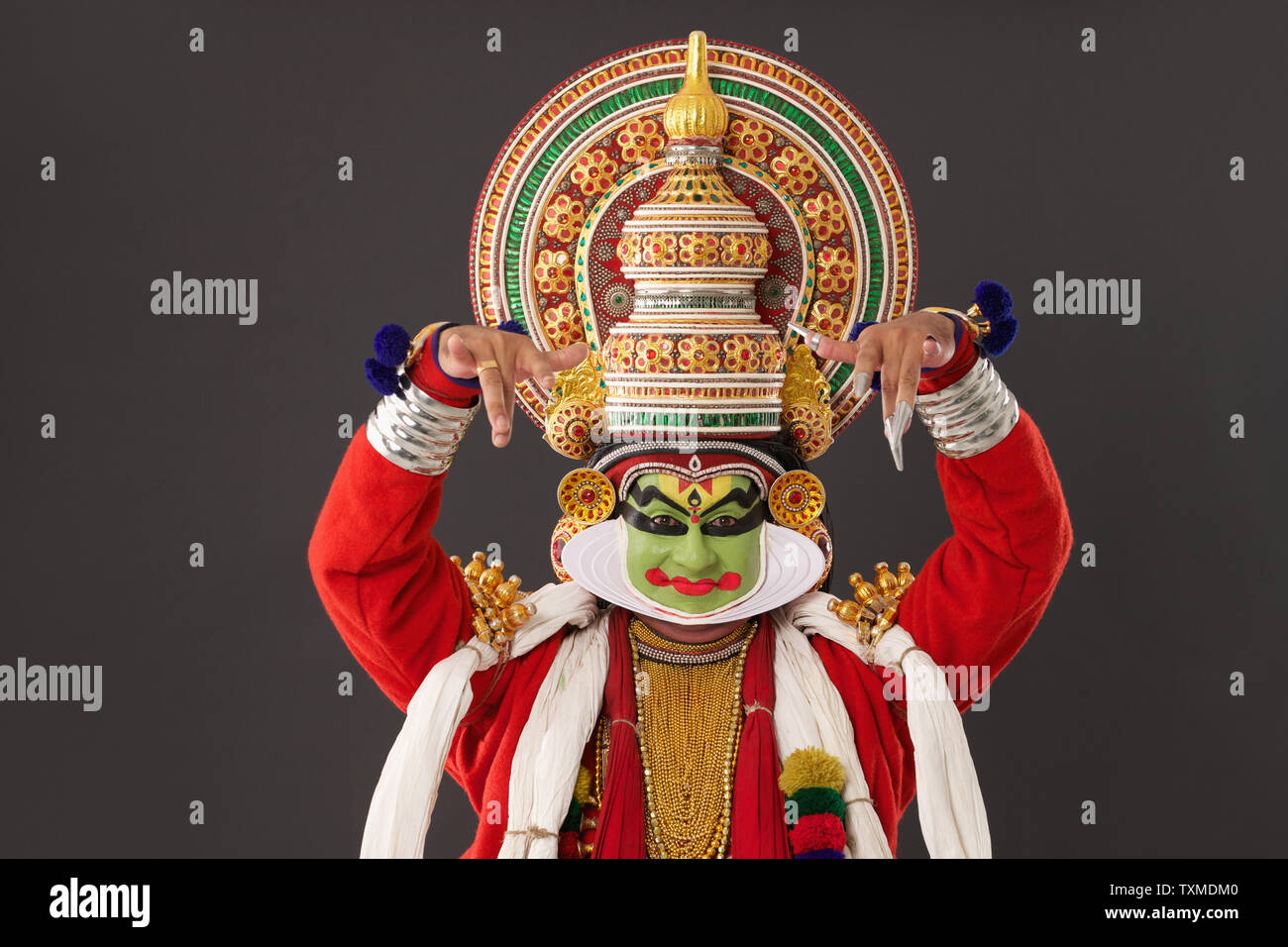 Indian kathakali dancer performing Stock Photo - Alamy
