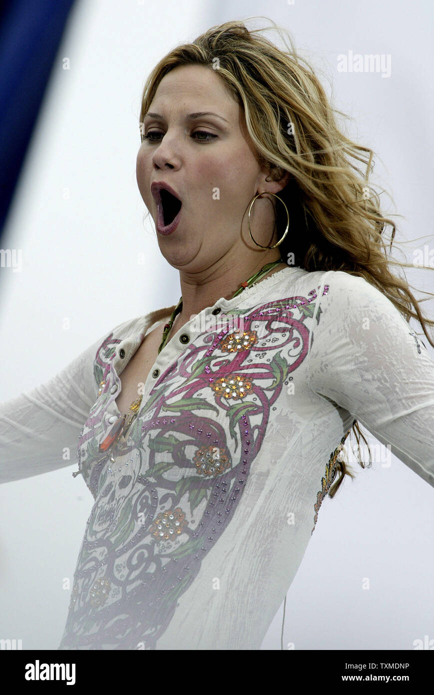 Jennifer Nettles performs in concert prior the start of the NASCAR ...