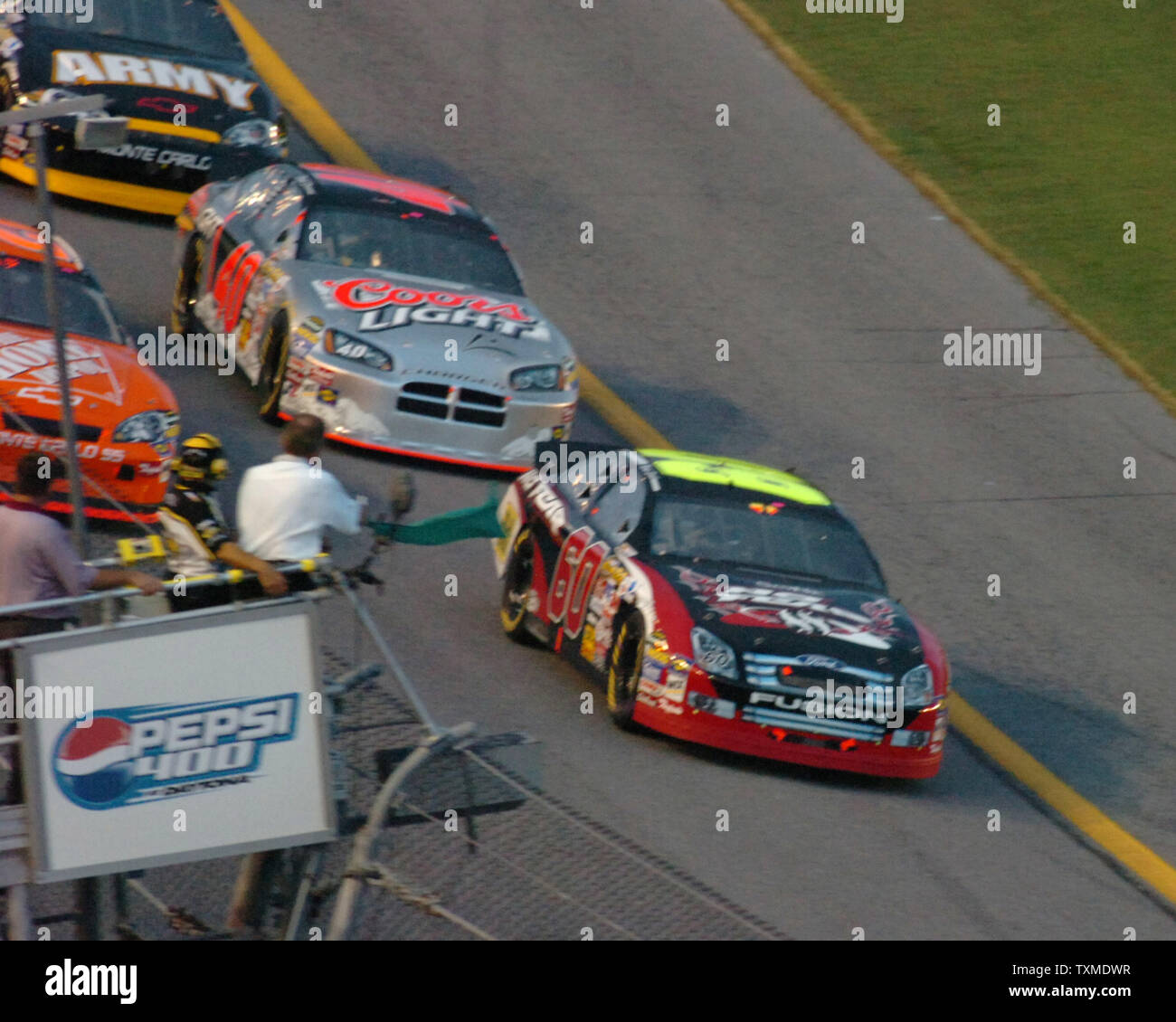 Nascar start green flag hi-res stock photography and images - Alamy