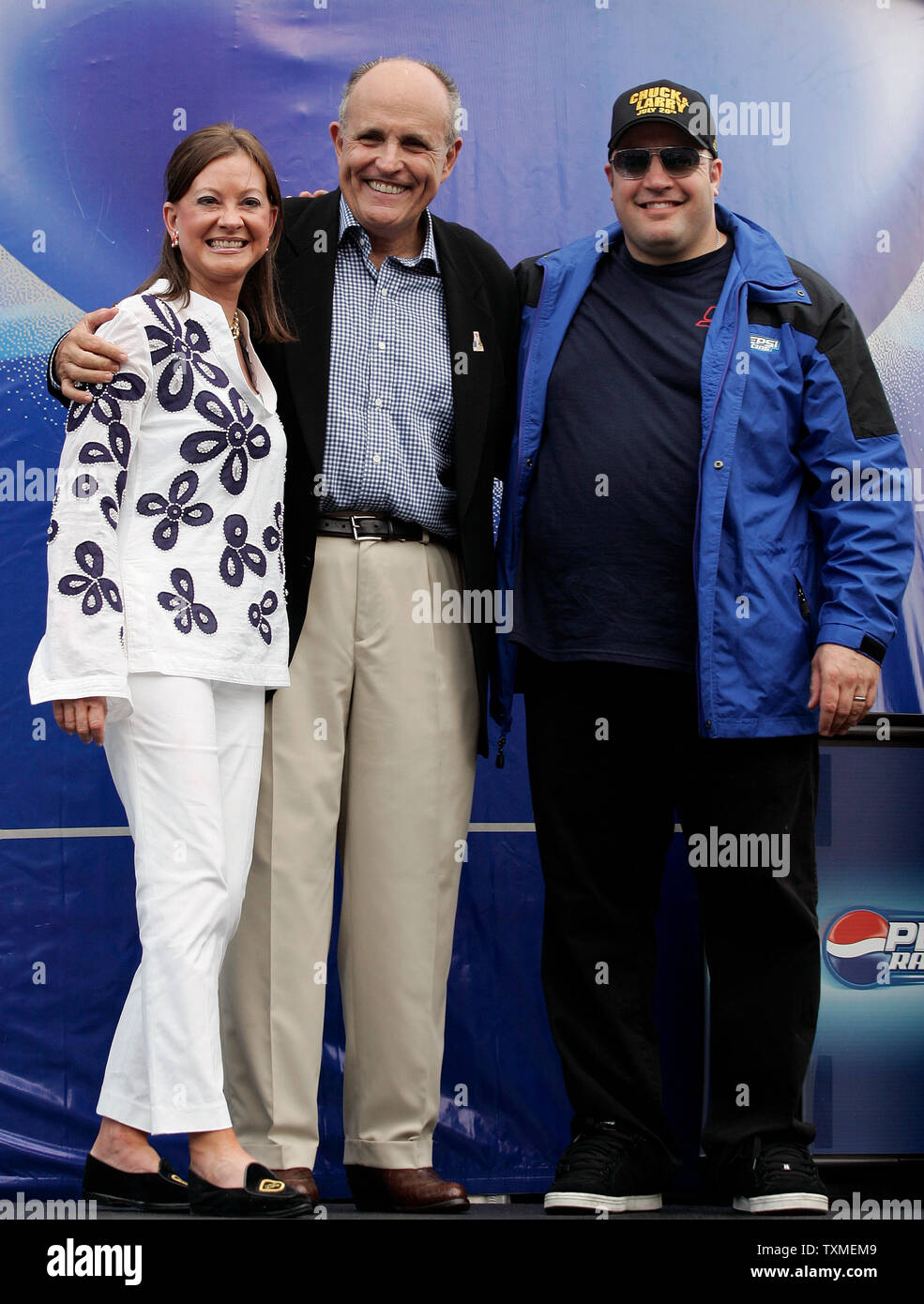 Honorary Race Official Rudy Giuliani (C), his wife Judith Nathan and ...