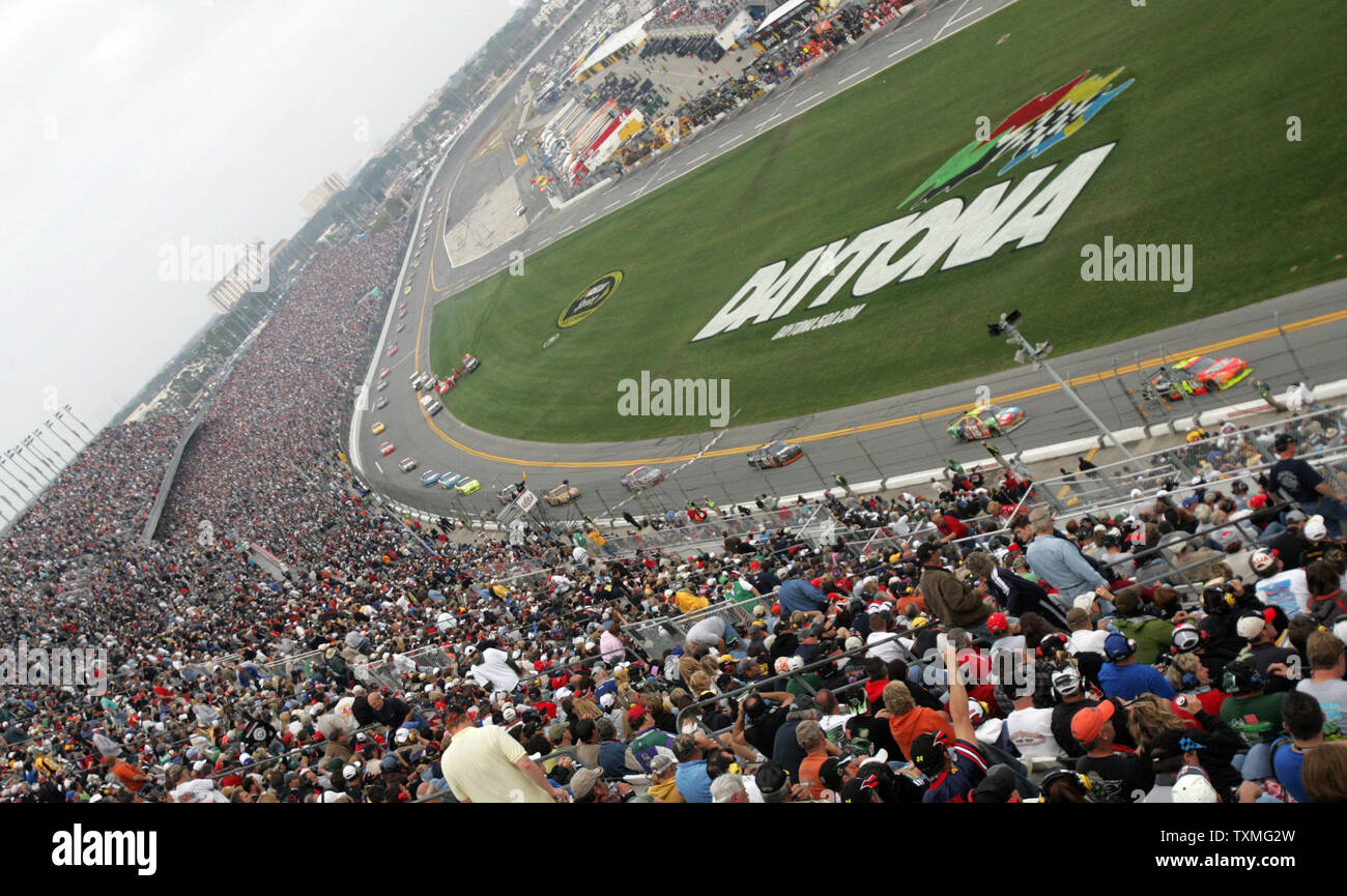 Jeff Gordon (24) leads the field through the tri-oval during the 51st ...