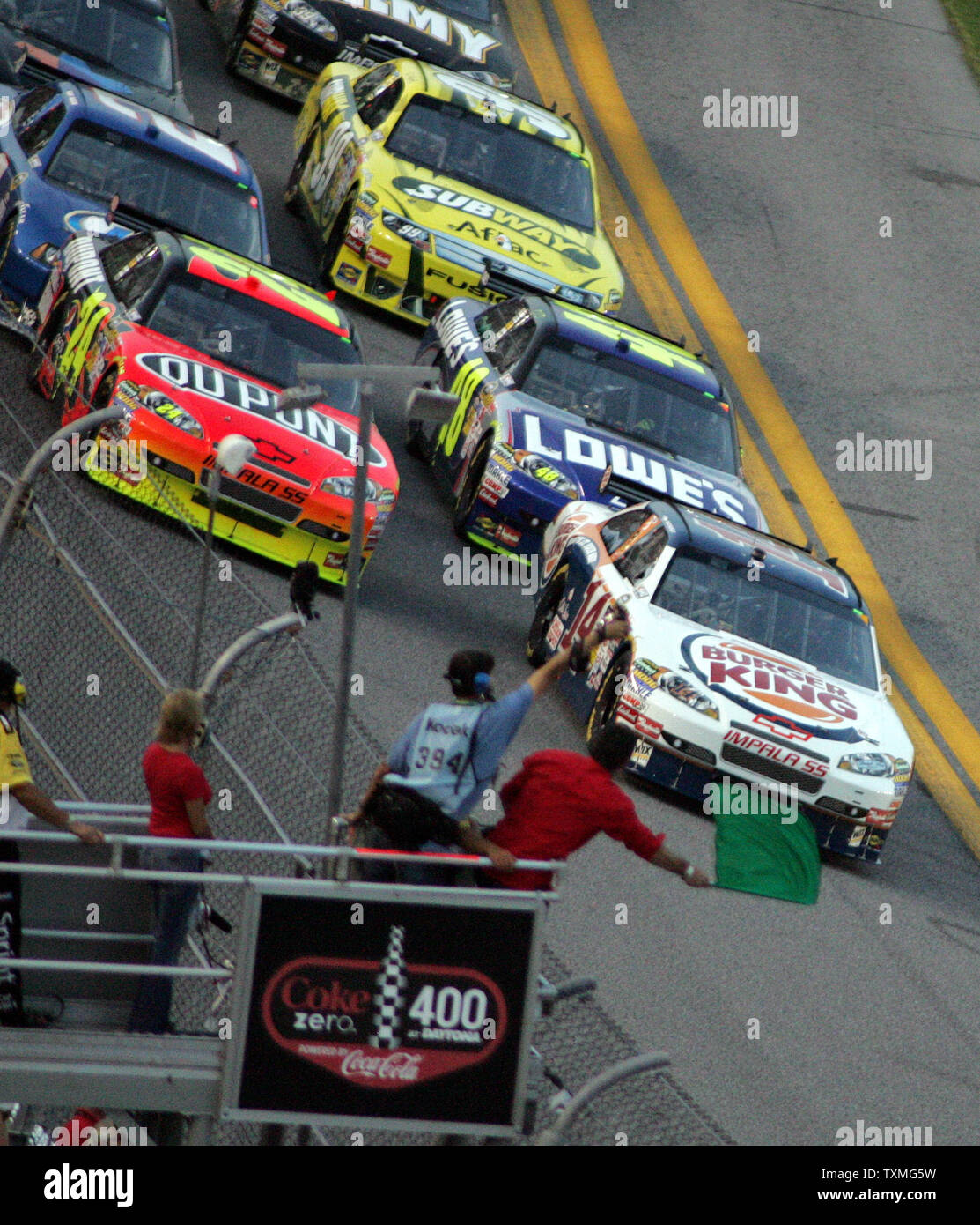 Tony Stewart (R) takes the green flag to start the NASCAR Coke Zero 400 ...
