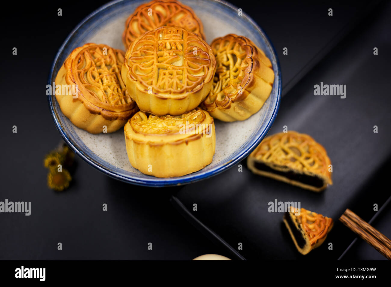 Chinese traditional cuisine Mid-Autumn Festival moon cake tea set Stock ...
