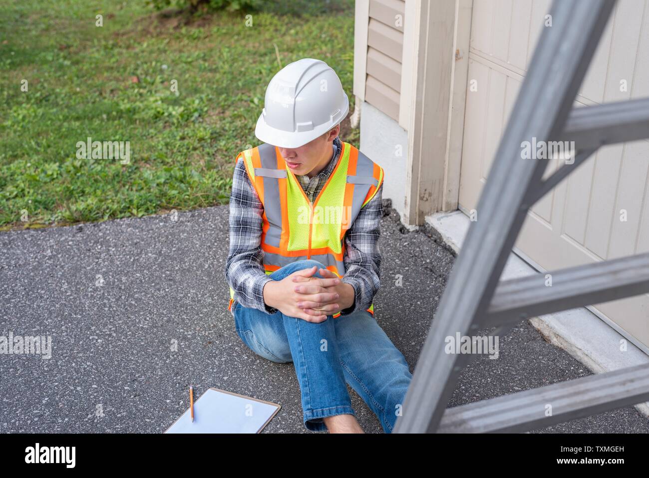 Fallen off ladder hi-res stock photography and images - Alamy