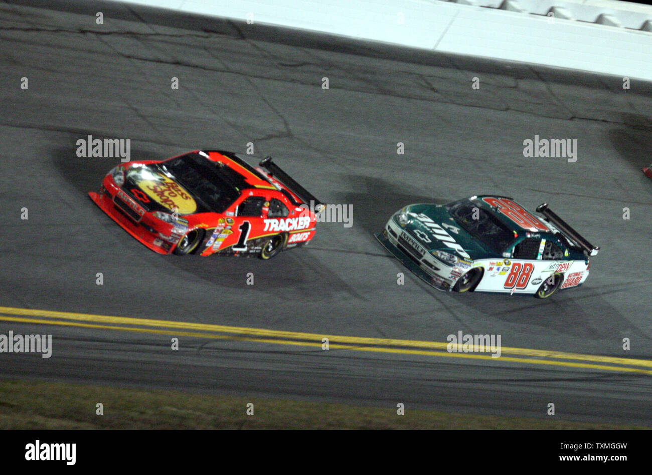 Jamie McMurray (1) stays ahead of Dale Earnmhardt Jr (88) on the lastr ...