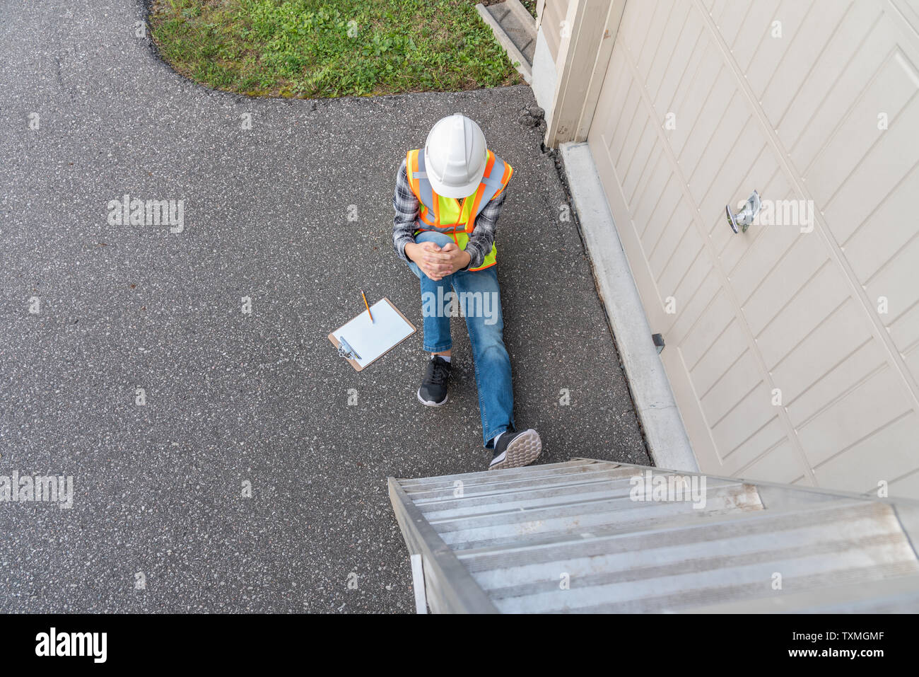 Fallen off ladder hi-res stock photography and images - Alamy